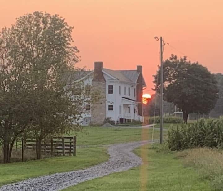 Charming Farmhouse W/blue Ridge Views! - Luray, VA