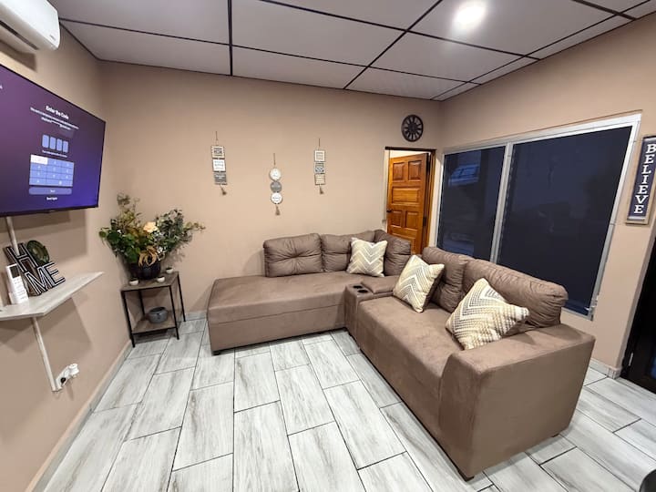 Santaneca Vacation Home - Santa Ana