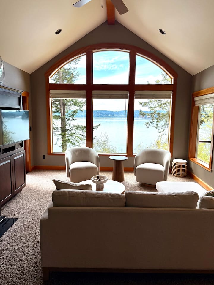 Oceanfront Retreat With Panoramic Views - La Conner