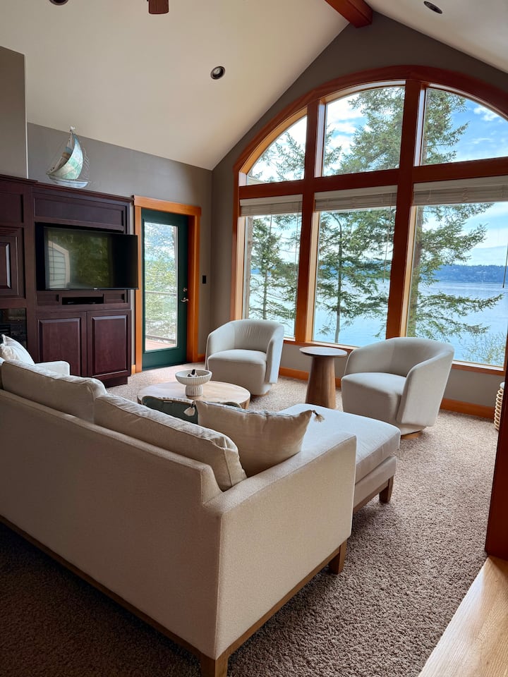 Oceanfront Home With Private Beach Access - La Conner, WA