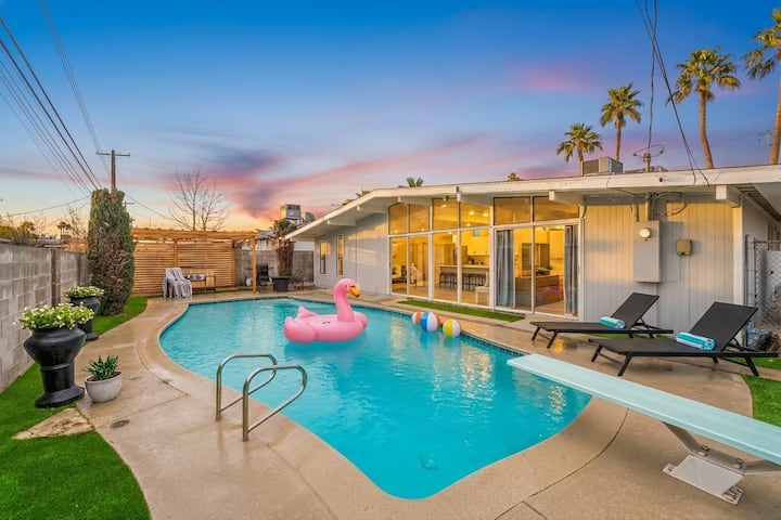 Mid-century Eichler, Pool, Cabana Bar, Sleeps 16 - Las Vegas, NV