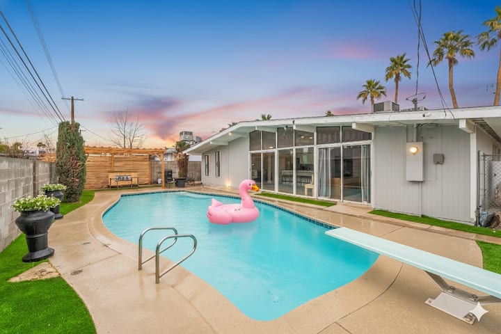 Las Vegas Eichler | Pool, Cabana Bar, Fast Wi‑fi - Las Vegas, NV