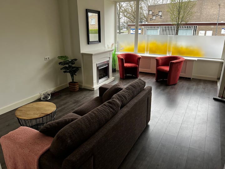 Modern En Ruim Appartement Volledig Gemeubileerd - Bussum