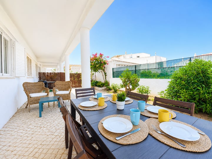 [Beach 15min Away!] Rustic With A/c & Wifi - Faro District