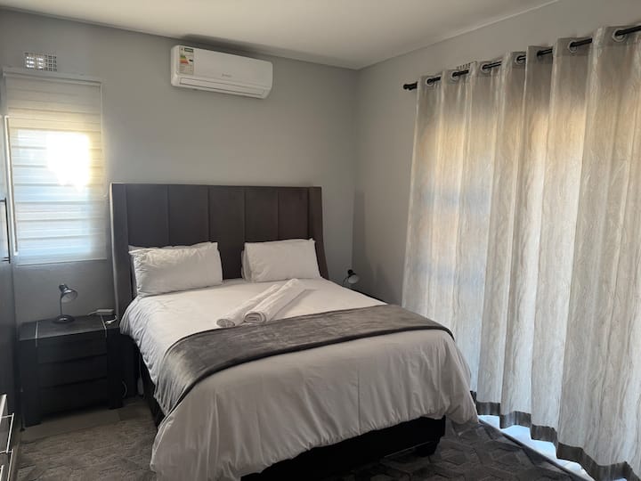 Serviced Private Room - Montain Drive Apartments - Mbabane
