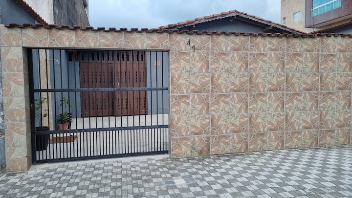 Casa Espaçosa A 30m Da Praia - Praia Grande
