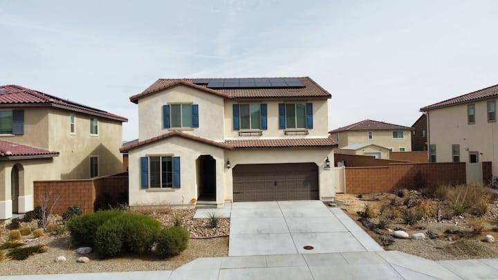 Spacious Cozy And Beautiful - Victorville, CA