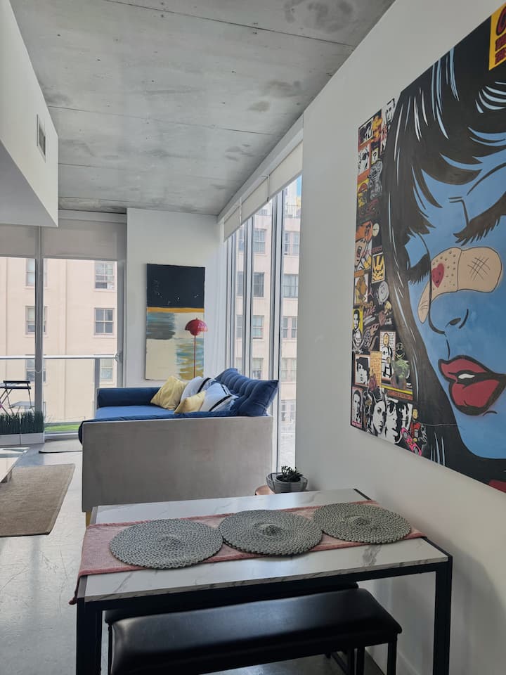 Pop-art Sunlit Apt | Prime Miami, Pool, Park Free - Miami, FL
