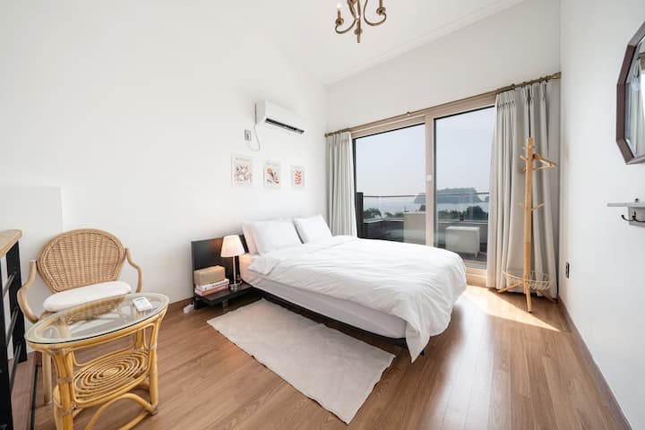 소담펜션2호(복층)/범섬바다뷰/프라이빗자쿠지/이마트/올레7코스/조식(커피,식빵)셀프체크인 - Jeju-do