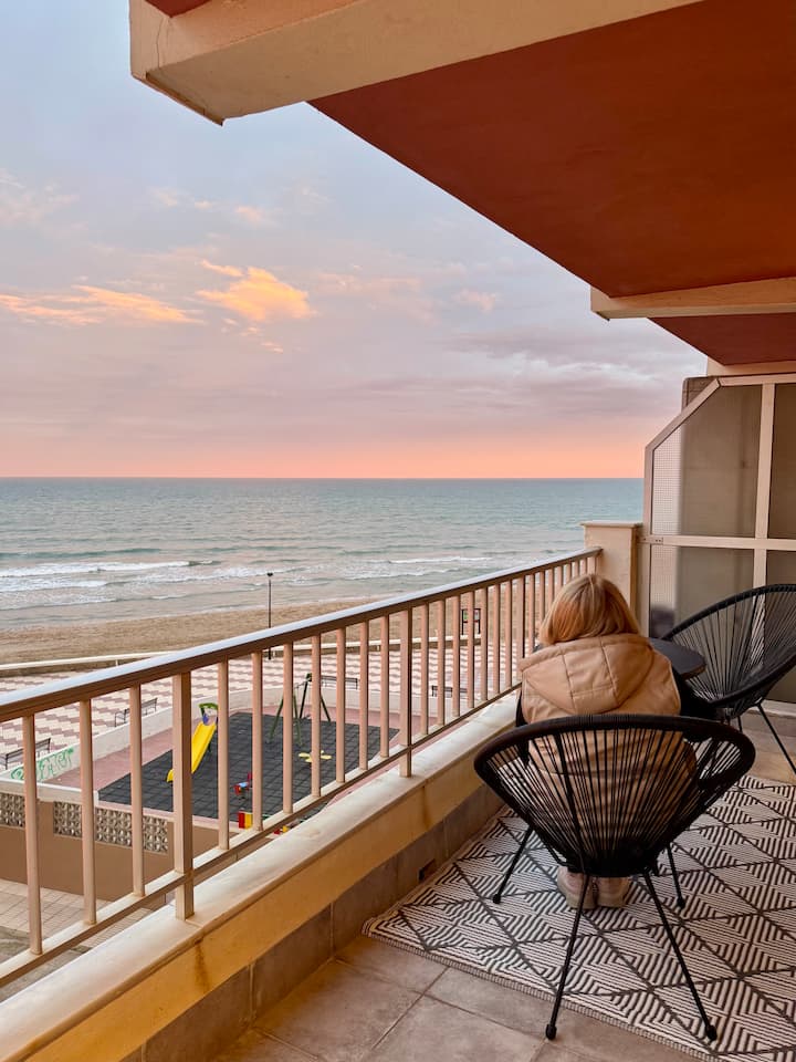 Acogedor Apartamento En Primera Línea De Playa - El Perelló