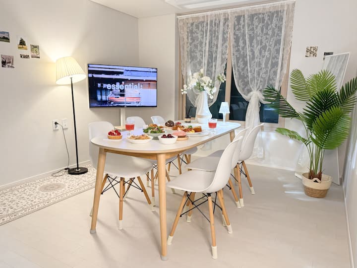 합법/방3 화장실2 침대4/30평의 넓고 쾌적한 새 숙소/역 1분/장박할인/10인/무료주차 - Seul