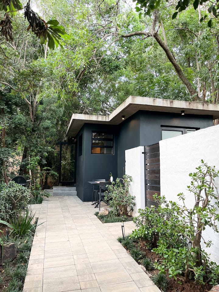 Bushbaby Stay In Monumentpark 
(2 Sleeper) - Pretoria