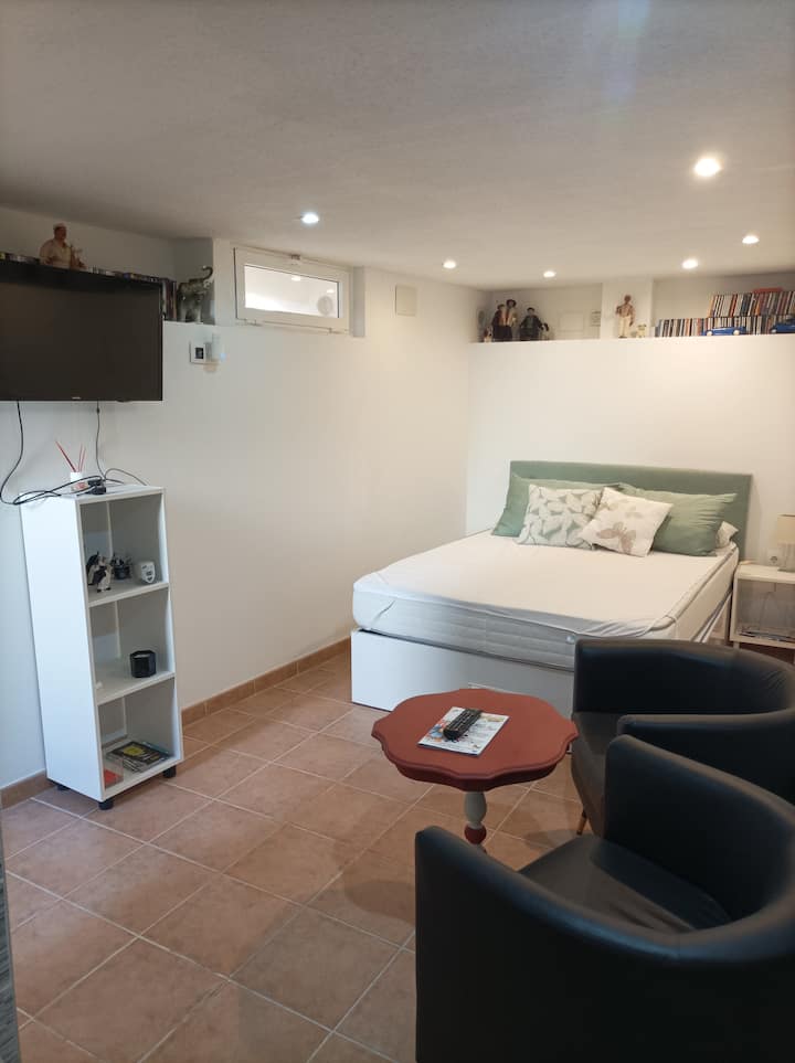 Chambre Indépendante. - La Marina