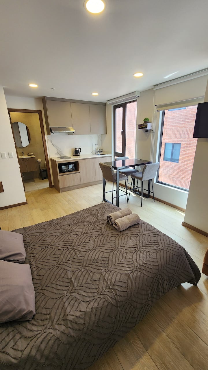 Estudio Moderno Y Confortable - Quito