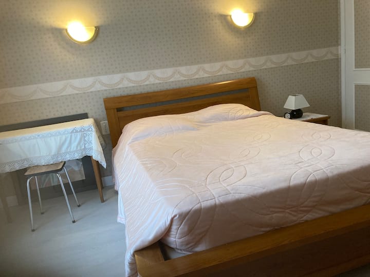 Chambre Spacieuse, Lit Double. - Marmande