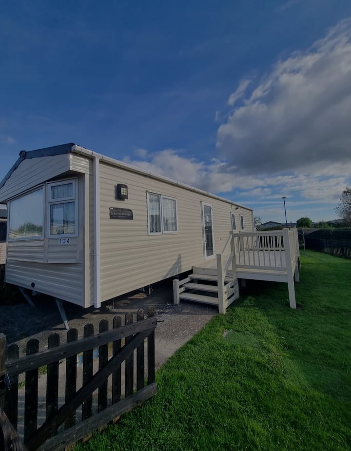 134 Unity Beach. A Lovely 6 Birth With Decking! - Brean