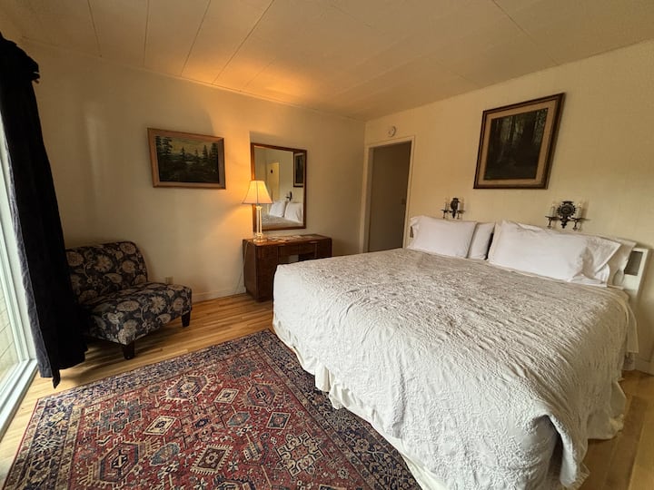 Riverfront Kitchen Suite #7. - Grants Pass, OR