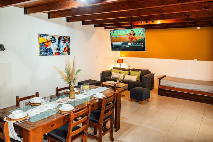 Casa Céntrica, Cochera Privada Y Portón Eléctrico. - San Nicolás de los Arroyos