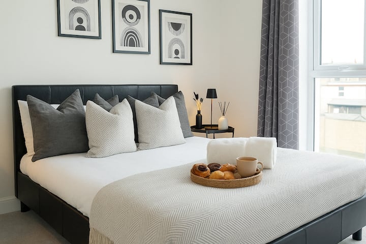 Spacious Apt W/ Parking Sleeps 6 - Birmingham