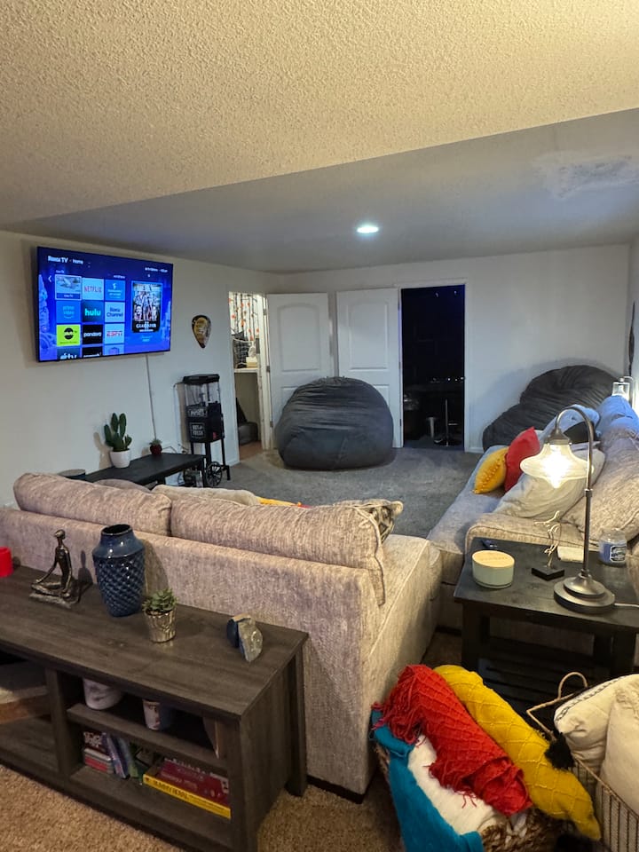 Fun Family Retreat W/ Game Room & Great Backyard - Erie, CO