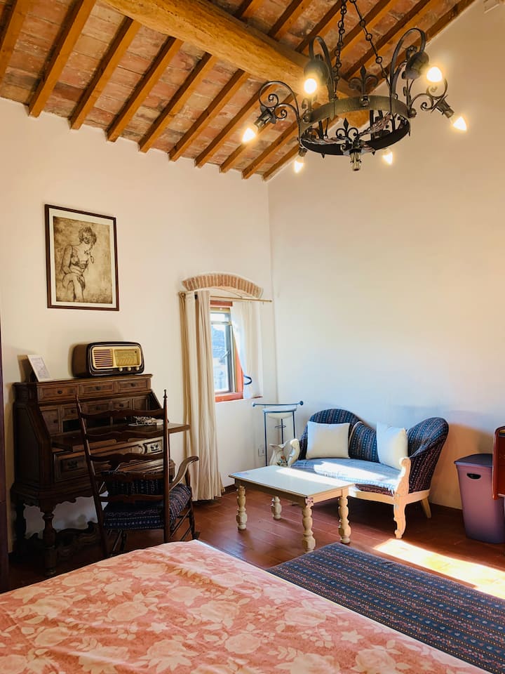 Casa Isabella, Tuscan Village Retreat With Views - Vinci