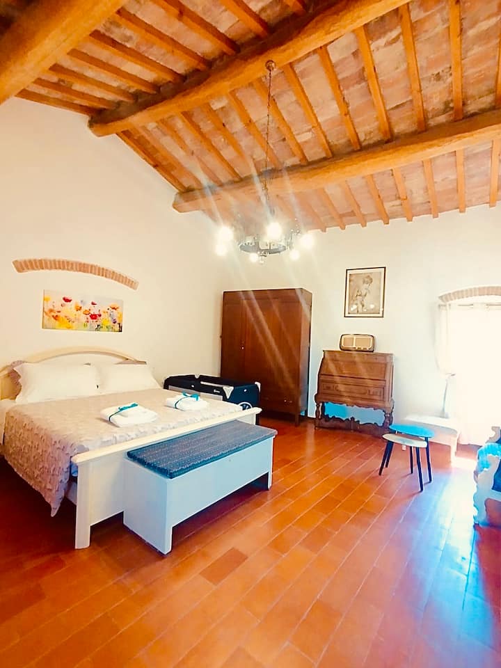 Casa Isabella, Tuscan Village Retreat With Views - Vinci
