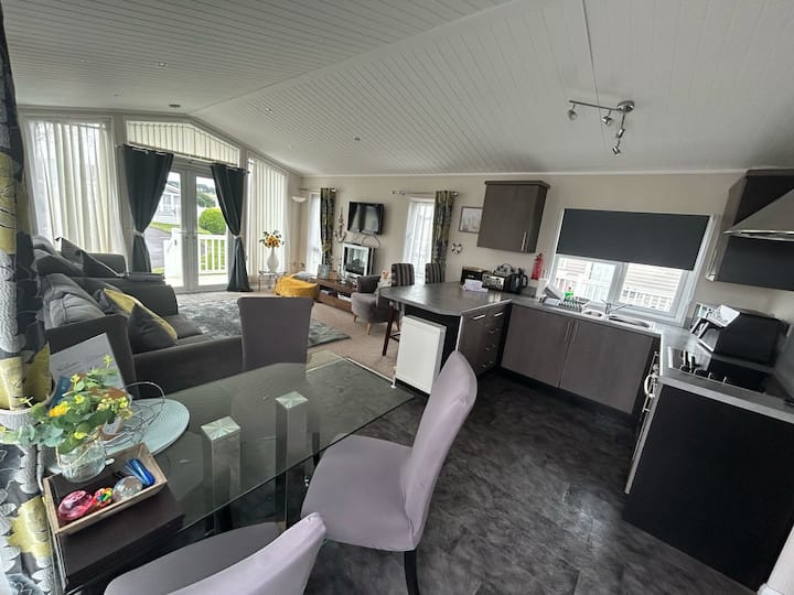 Sea Lodge Dog Friendly @ Hoburne Naish - New Milton