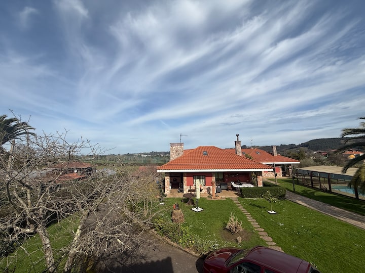 Chalet Con Piscina Cubierta - Villaviciosa