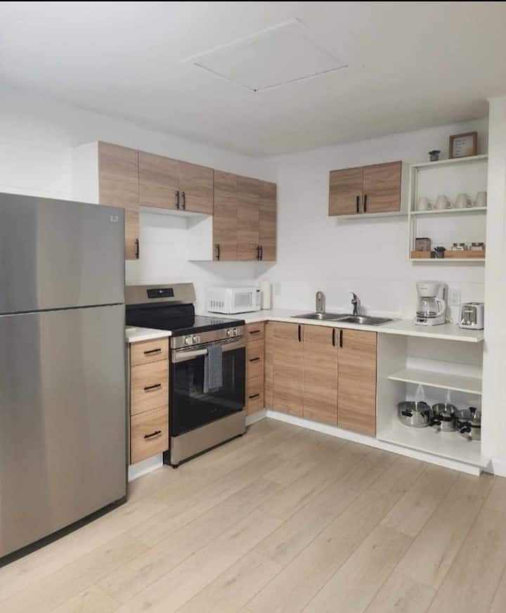 Stay Together - 3 Newly Renovated Apts - Cornwall