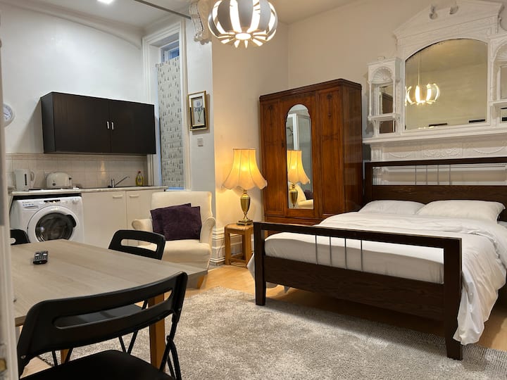 Lancaster Gate Studio Bayswater Road - London, UK