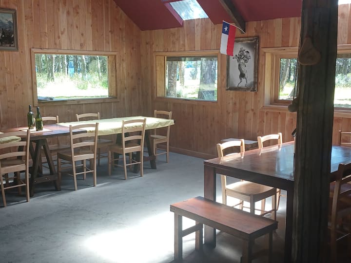 Lago Las Ardillas Campo En El Lago Con Hospedaje. - Aysén