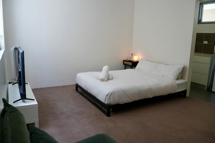 1 Block From Bondi Beach (Entire Studio) - Coogee