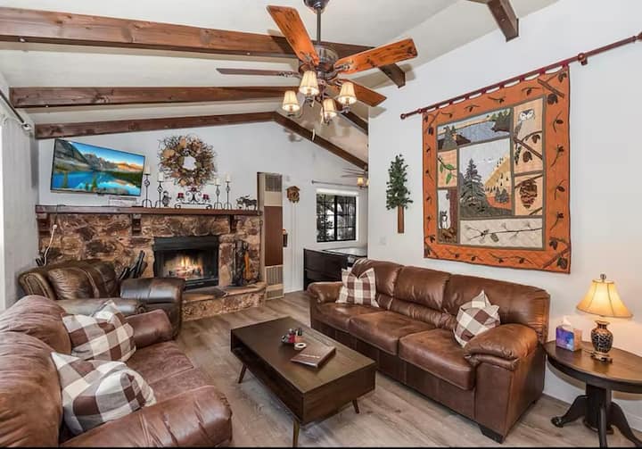 Cozy 3br | Steps To Trails | Pool Table & Bbq - Big Bear Lake, CA