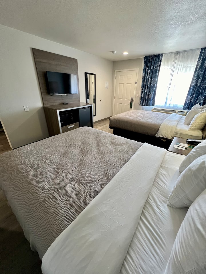 2 Qq Beds - Free Breakfast Included - Tracy, CA