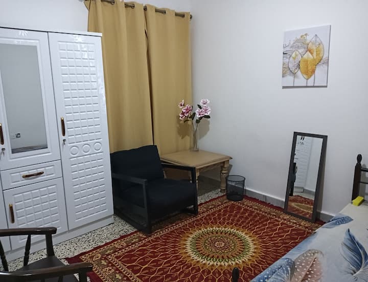 Private Room In Khalidiya - Abu Dhabi