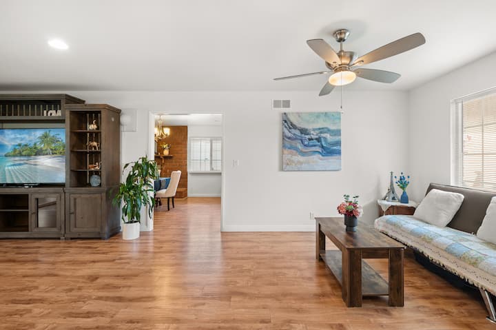 One- Floor Villa /4bd/2ba/spacious/2tvs/2 Kitchens - San Dimas, CA