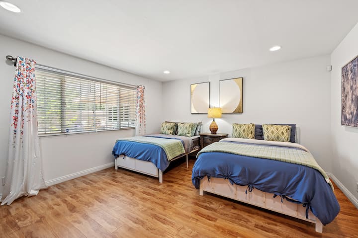 Single-story Home /5br/bbq/spacious/2tvs/2kitchens - Claremont, CA