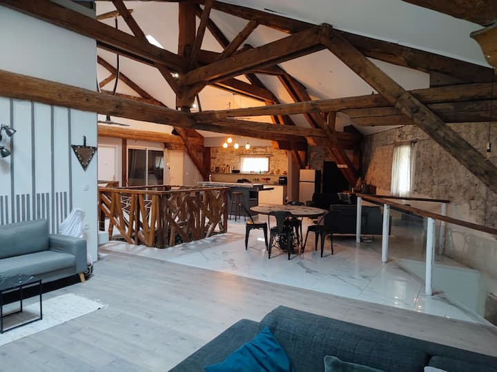 Maison 175 M2  En Pierre Et Charpente. - Peyriac-de-Mer