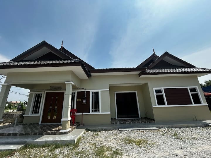 Ariana Homestay - Sekinchan