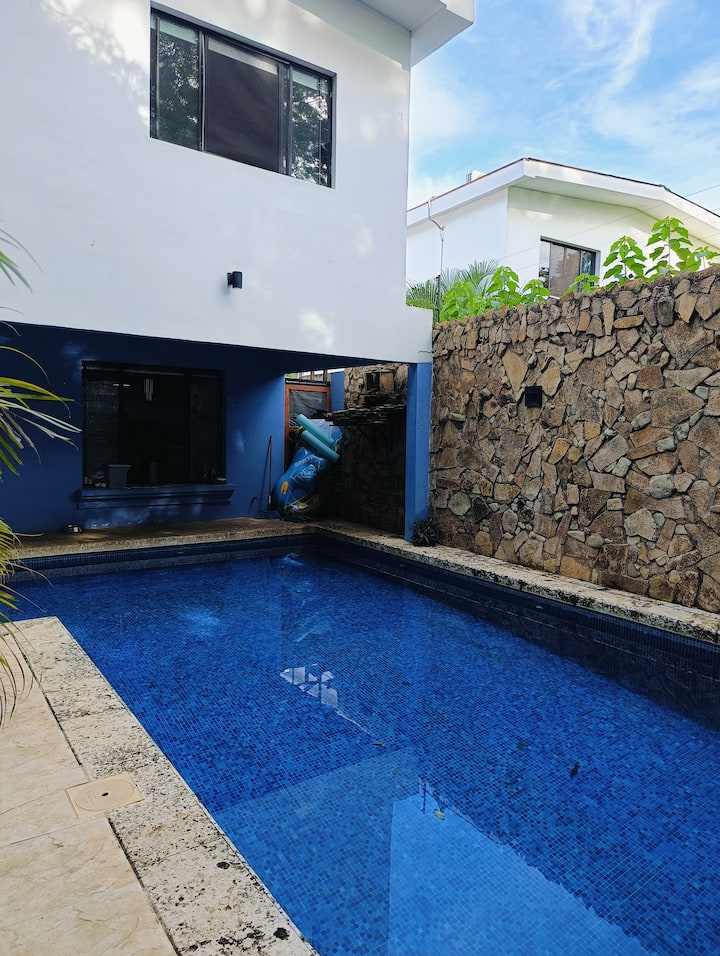 Alojamiento O Pasar El Día En Piscina - Managua