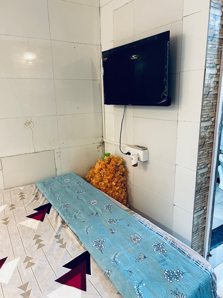 Den Near The Sea - Mumbai