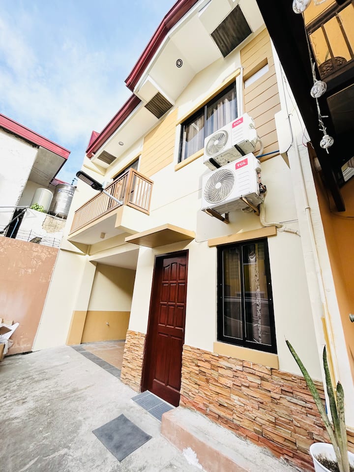 Yellow Townhouse Near It Park W/ Wifi & Washer - Cebu Şehir