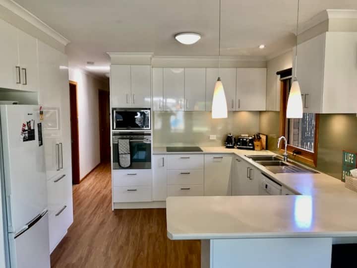 Curious Magpie Beach House - Point Lonsdale