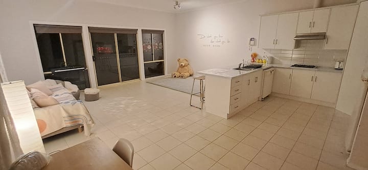 #2 Cozy Bedroom Stay Near The Beach & Shops &Bus - Marion