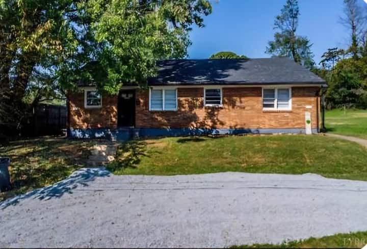 Liberty B Home: Lu-1mi, Airport3mi, Free Parking - Lynchburg, VA