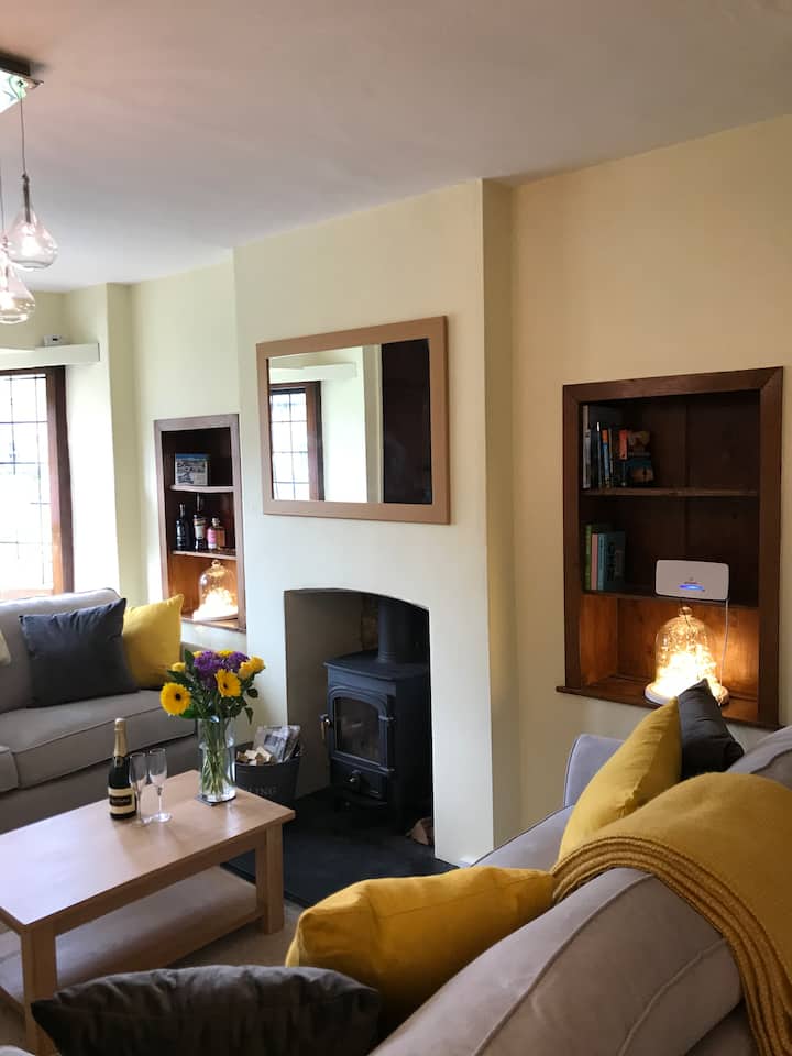 Cotswold Dog Friendly Stone Cottage In Broadway - Broadway