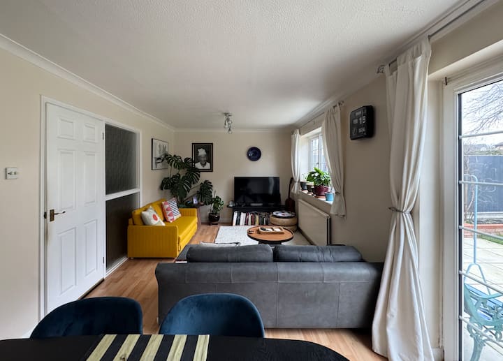 Malla Villa - Room With Free Parking - Milton Keynes