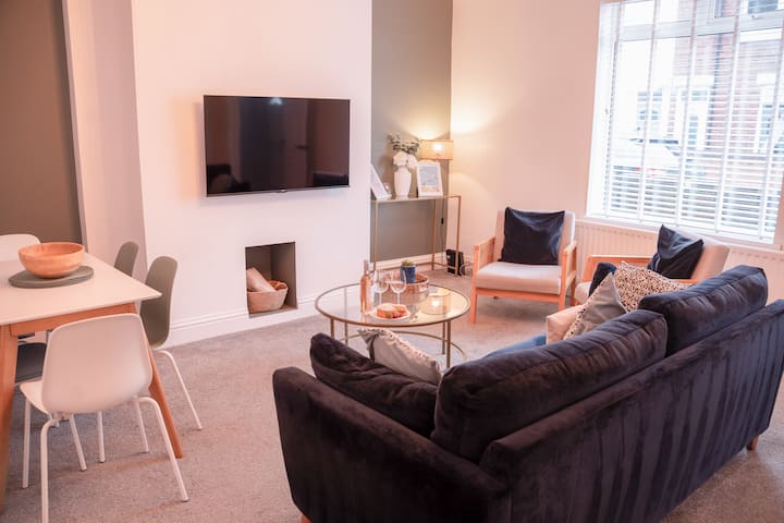 Newbiggin Beach House| Coastal, Family & Work Stay - Newbiggin-by-the-Sea