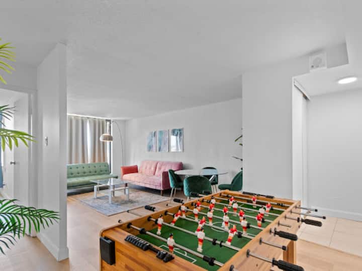 Sky View Downtown Condo + Free Indoor Parking - Montreal