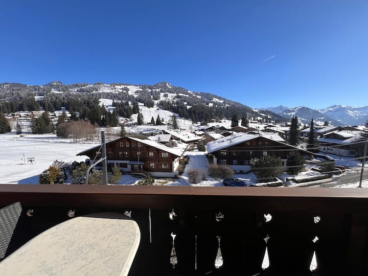 Cozy Alpine Retreat - Saanen